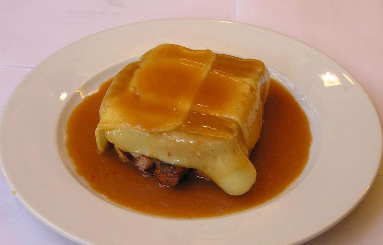 Francesinha In Restaurante Capa Negra II | TasteAtlas | Recommended ...
