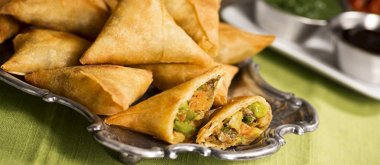 Pyaaz Samosa | Traditional Savory Pastry From India
