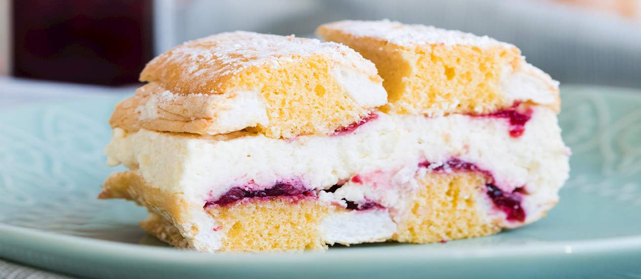 Kardinalschnitte | Traditional Cake From Vienna, Austria