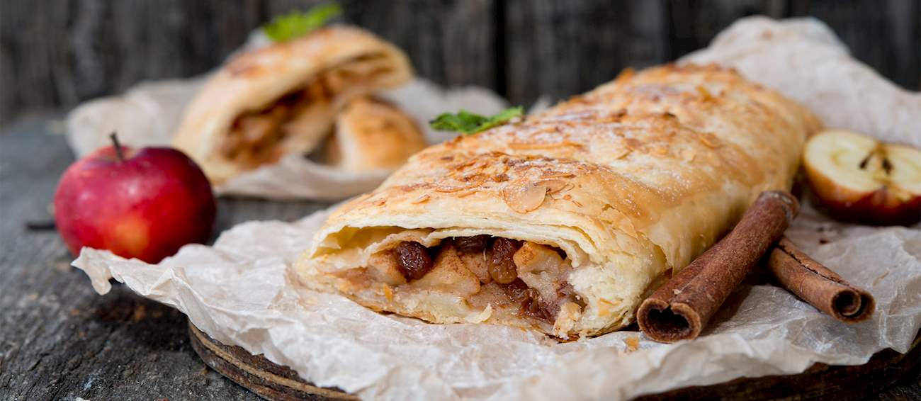 Strudel (Trentino-Alto Adige) | Traditional Dessert From Trentino-South ...