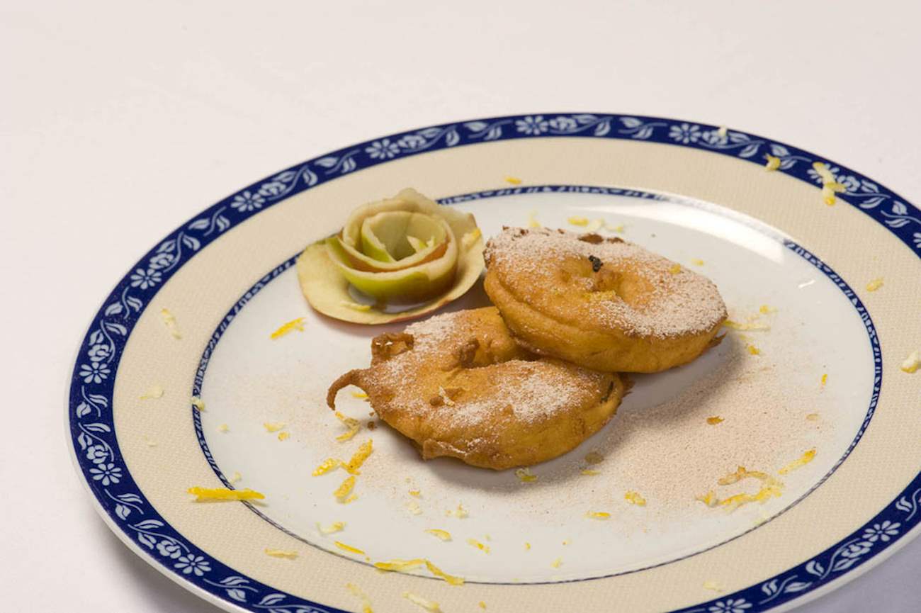 Jabuke u Šlafroku | Traditional Deep-fried Dessert From Northern ...
