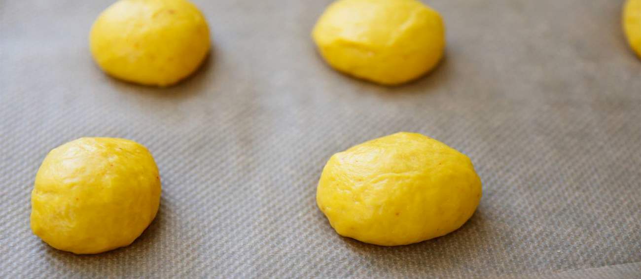 Saffransbullar | Traditional Sweet Bread From Sweden, Northern Europe
