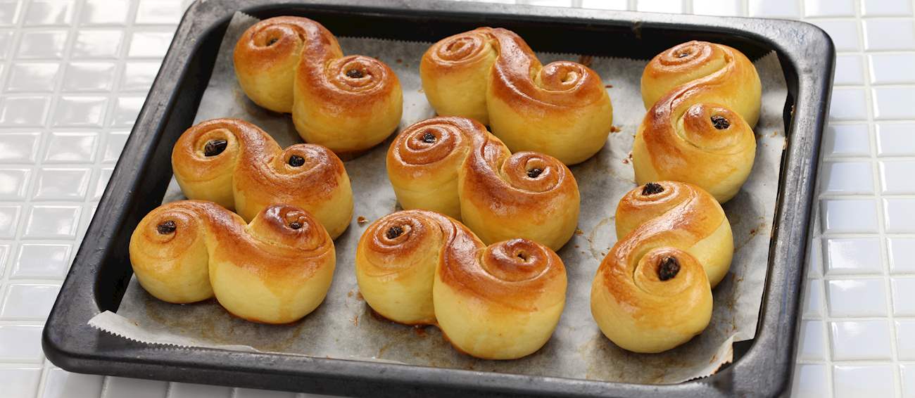 Saffransbullar | Traditional Sweet Bread From Sweden, Northern Europe