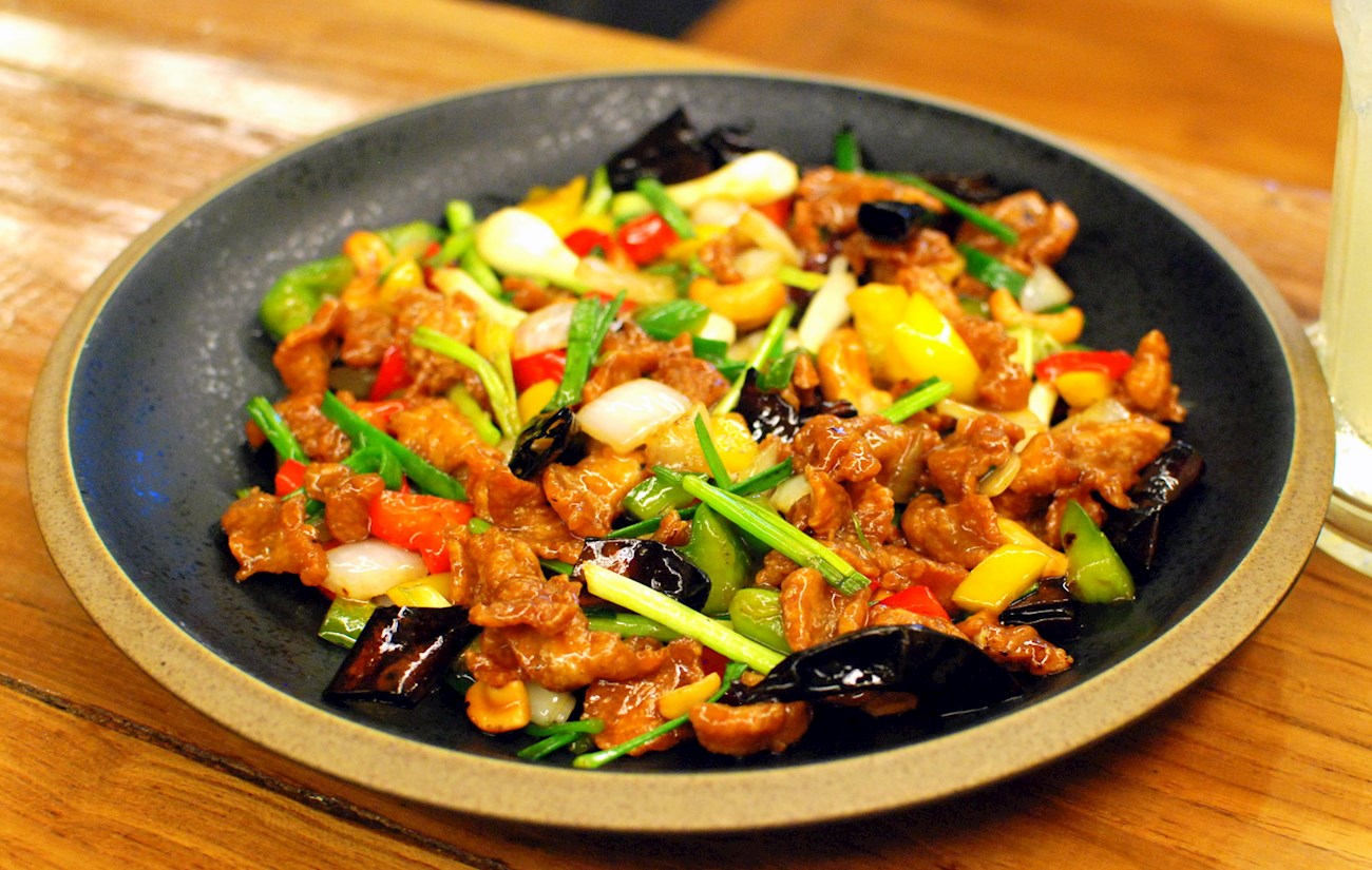 Kai Phat Met Mamuang Himmaphan | Traditional Stir-fry From Central ...