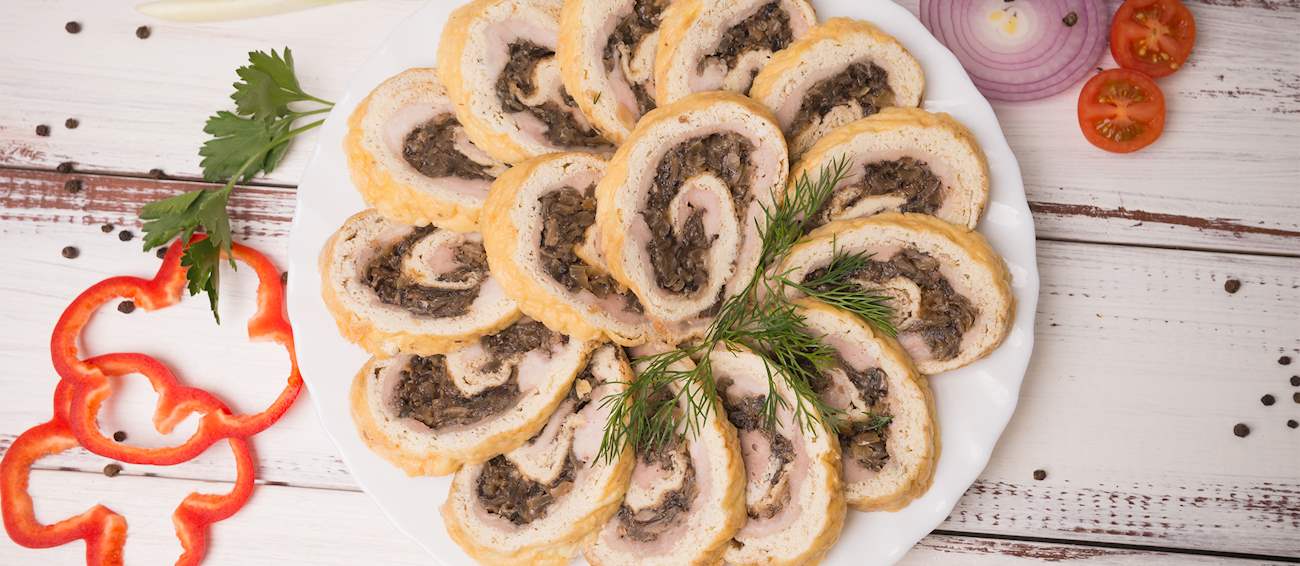 Rolada z Kurczakiem i Pieczarkami | Traditional Appetizer From Poland ...