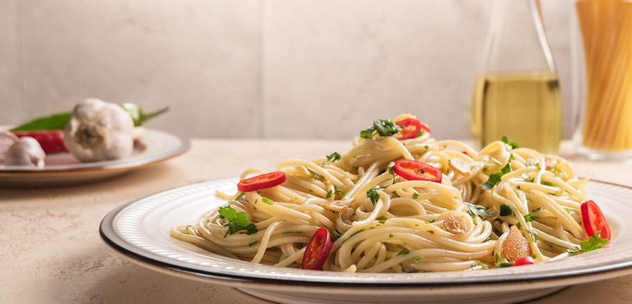 Spaghetti Aglio Olio e Peperoncino Authentic Recipe | TasteAtlas